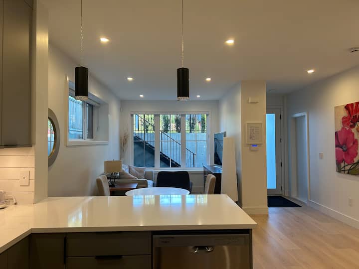 2 Bdrm Private Suite Serenity - North Vancouver