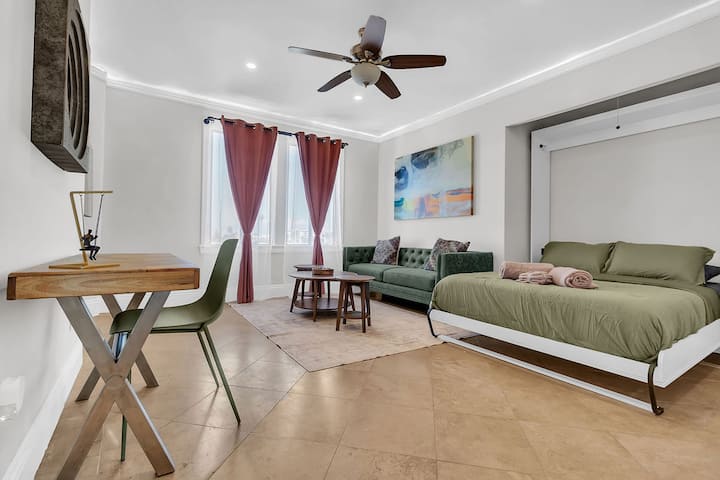 Long Beach Modern Loft - Long Beach, CA