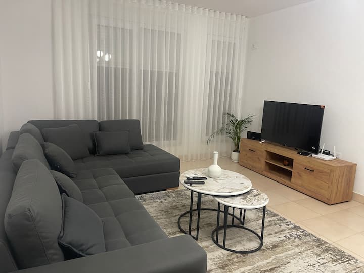 Cosy Stay With Balcony In 5 Maji Street - Tiran