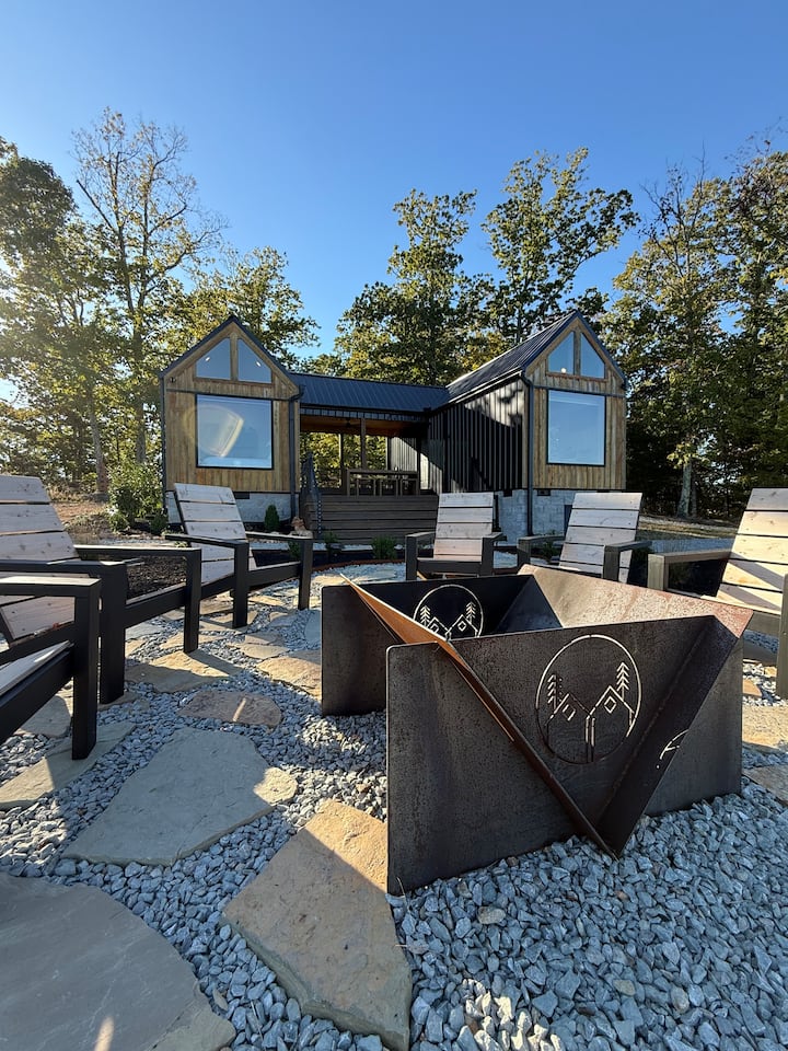 Hilltop Retreat W/ Wood Fire Hot Tub & Stargazing - United States