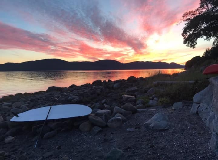 Beach & Berries Retreat - Your Alaskan Beach Home - Juneau, AK