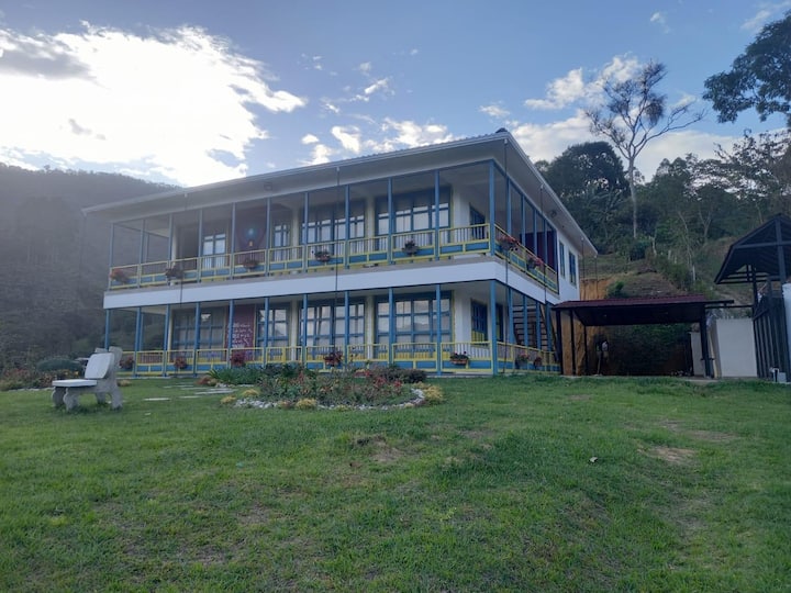 Finca Entre Montañas Y Cafetales En Pijao, Quindío - Génova