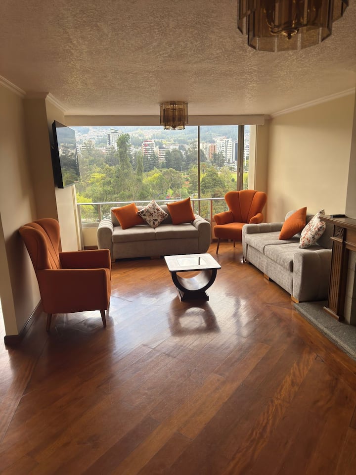 Amplio Departamento Frente Al Parque La Carolina - Quito