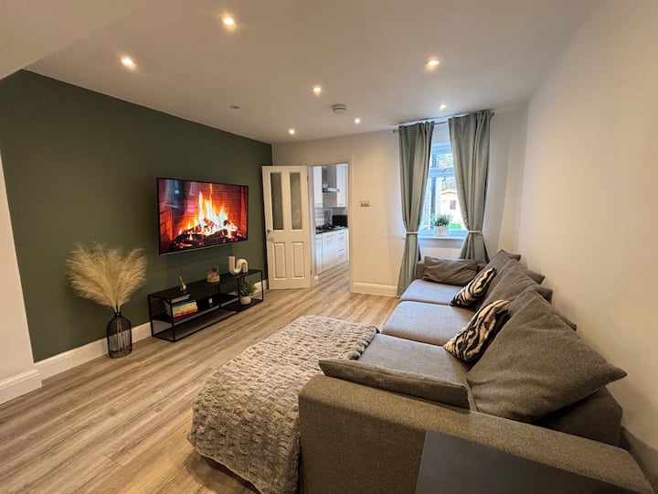 Adrian Cottage - Near Harry Potter Studios - Watford