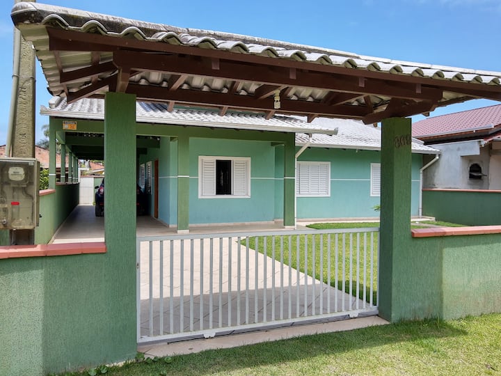 Casa Na Praia Refúgio Verde. 2 Quadras Do Mar - Itapoá