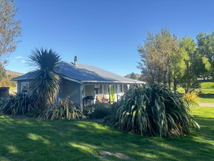 Peaceful Rural Cottage - Alexandra