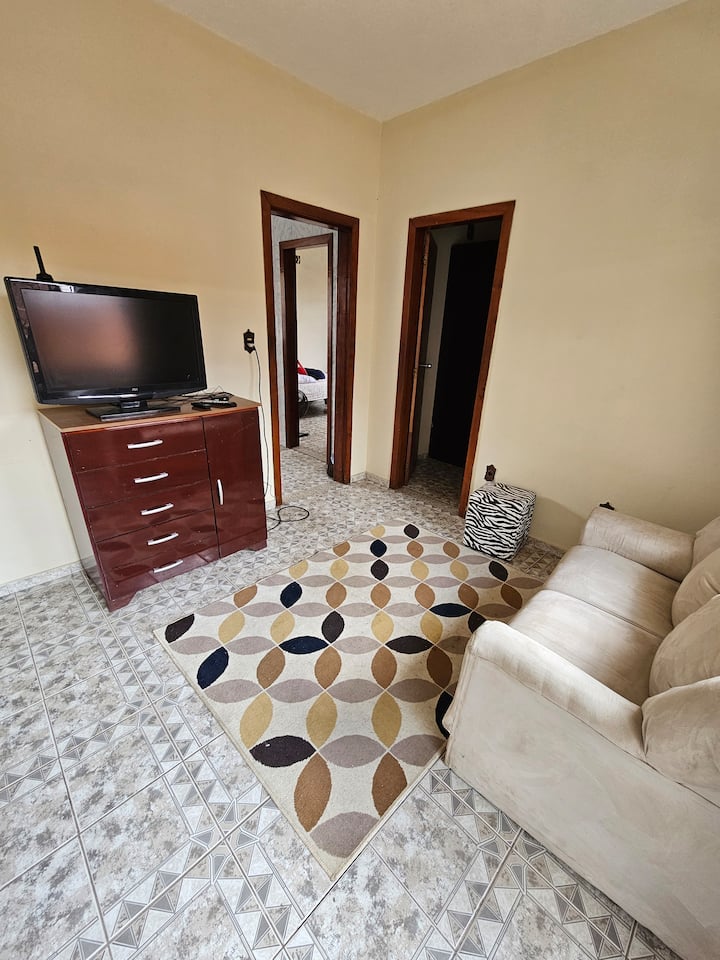 Casa Tranquila Com Cozinha E Varanda Coberta. - Juiz de Fora