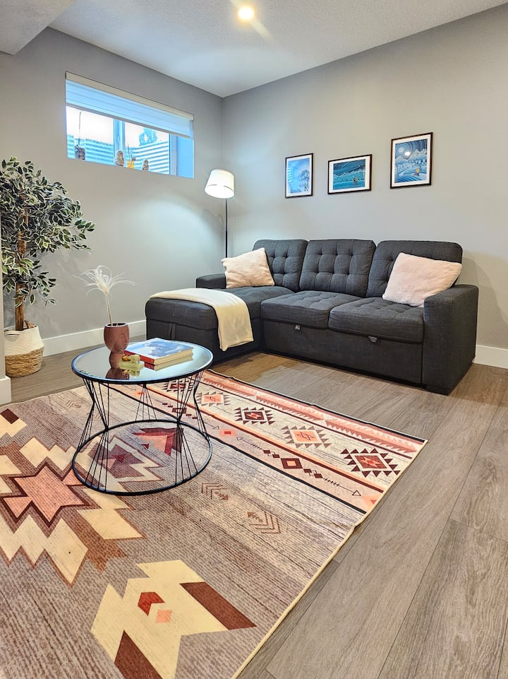 Centrally Located, Private Suite, Free Parking - Edmonton