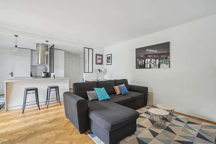 Magnifique Rez-de-jardin I Métro à 150 M + Parking - ibis Paris Porte de Clichy Centre