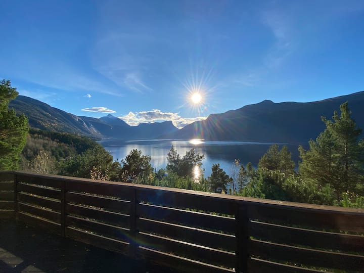 Arkitekttegnet Hytte Med Spektakulær Utsikt - Norway