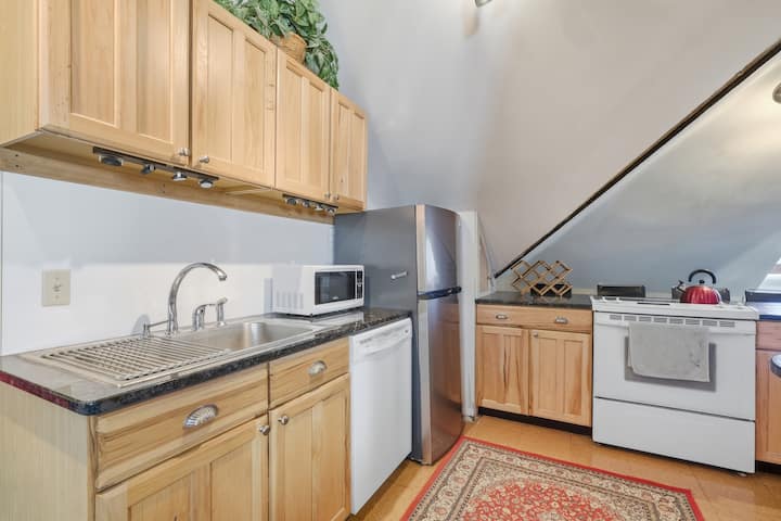 Historic Cathedral Hill Loft - Saint Paul, MN