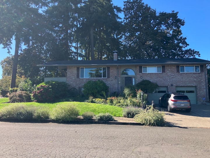 Spacious, Private Apartment - Oregon City, OR