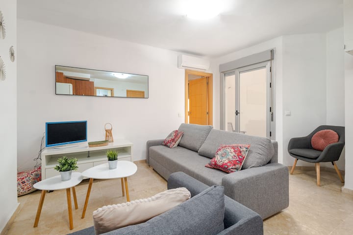 Quiet 1br With Terrace • Walk To Centro & Beach - Málaga