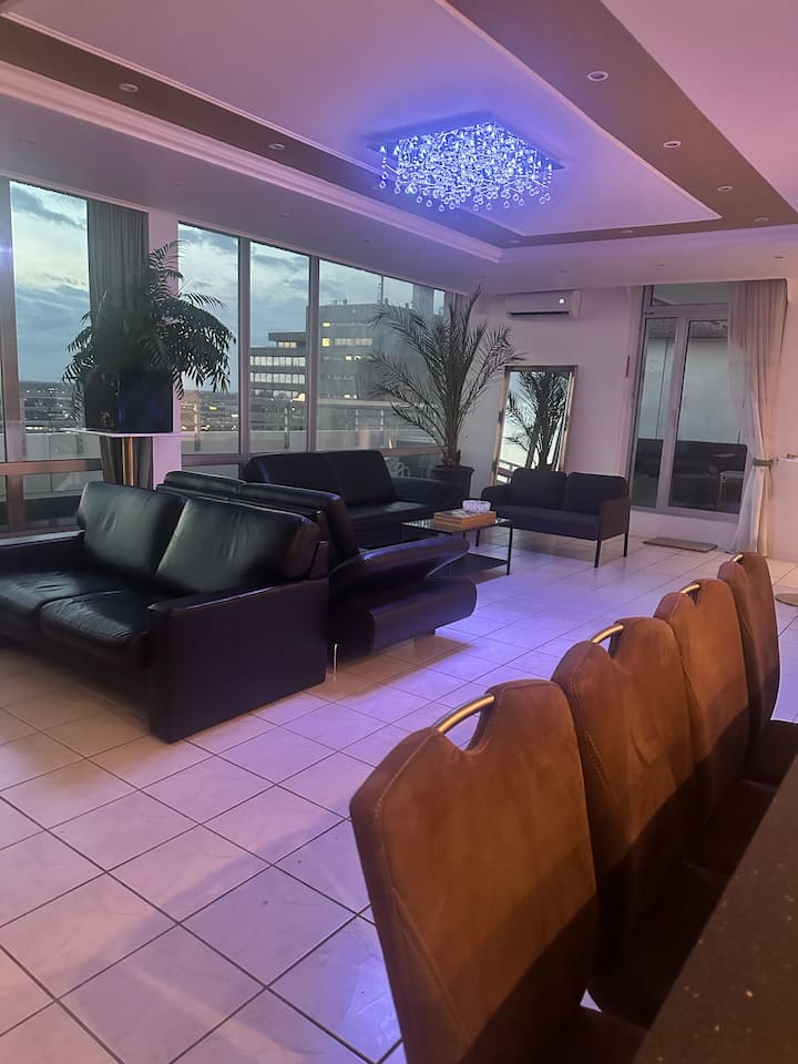 Exkl. Penthouse Düsseldorf 180m' Panorama. Sauna - Düsseldorf