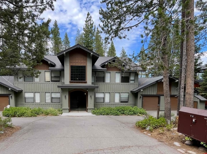 Little Truckee Tree House - Truckee, CA