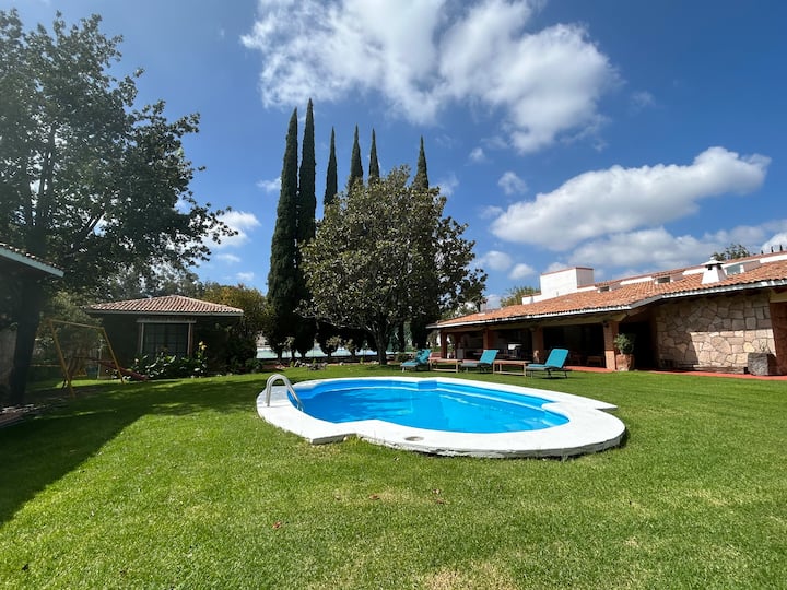 Amplia Casa Familiar, Alberca, Tenis, Jardín-40pax - テキスキアパン