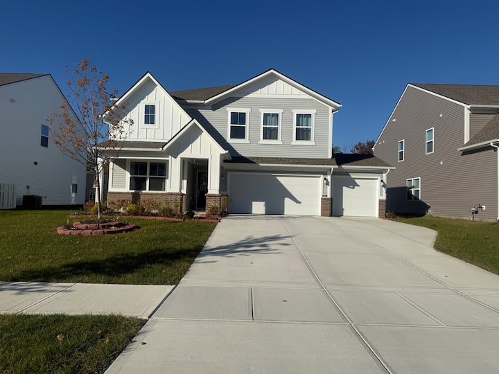 Spacious 2br/2ba Home With Homey Touches - Pendleton, IN