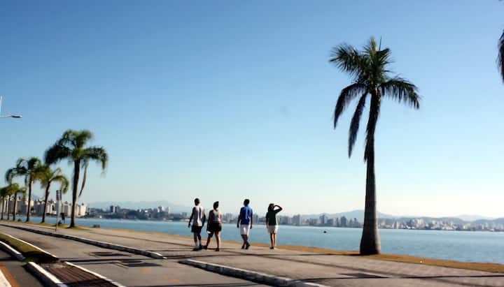 Amplo Apto Na Beira-mar Em Floripa - Brasil