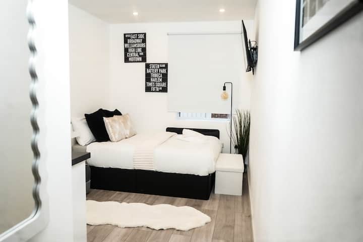 Five Star Studio With Communal Kitchen 4 - Surbiton