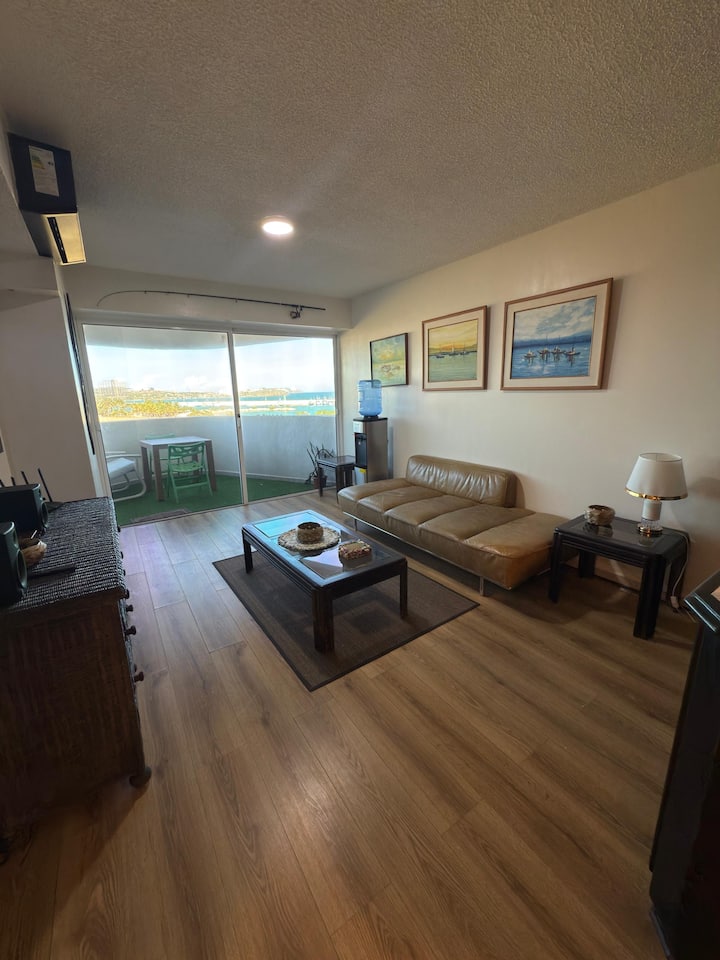 Oceanfront 2/2 Condo Best Location! - Venezuela