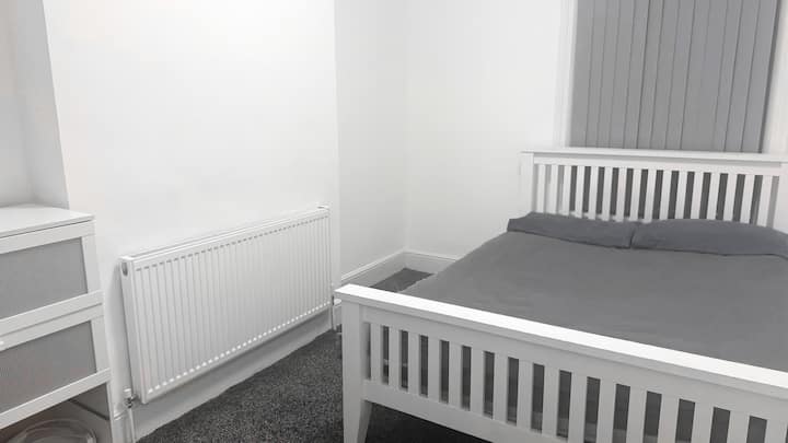 2 Bed Apartment Liverpool - Wirral