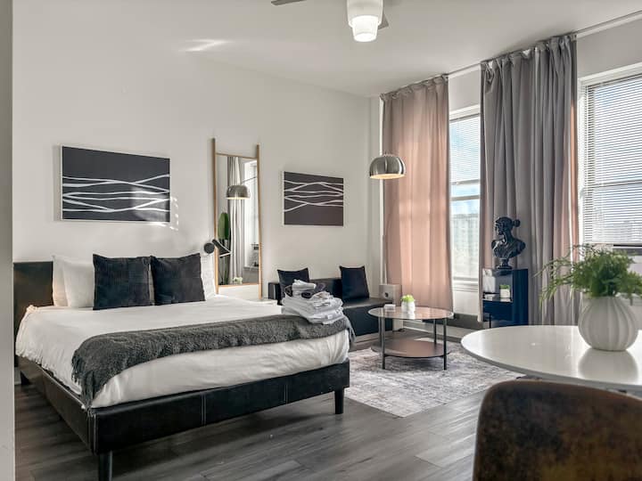 Compact Studio For A Relaxed Stay - Chicago, IL