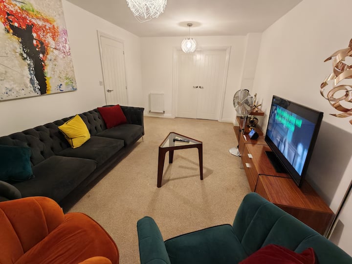 Spacious 4 Bedroom House With Garden And Parking - Dartford