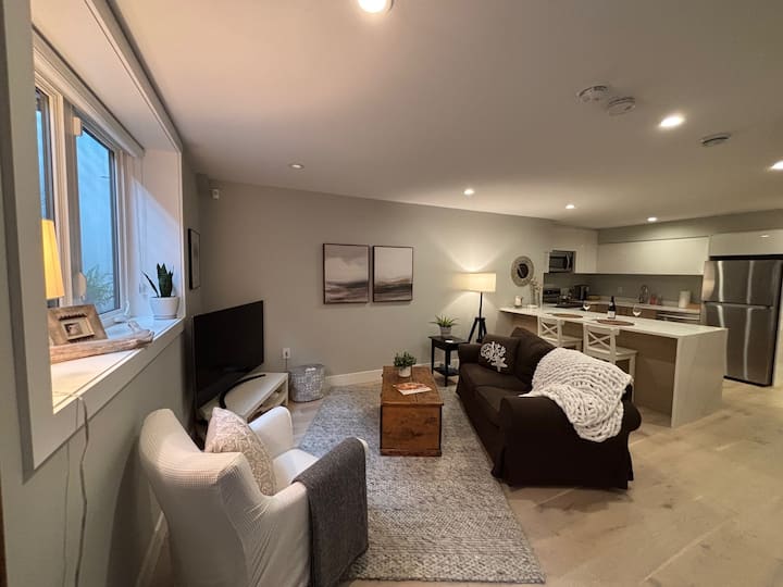 West Coast King Bedroom Suite - West Vancouver