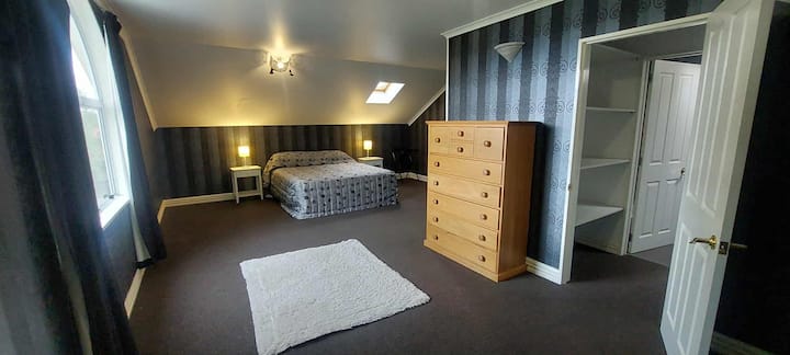 Spacious Room In Large Private House Near Beach - Pegasus