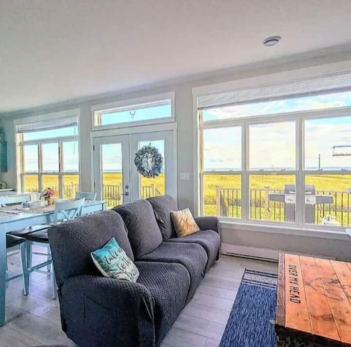 Privacy On A Secluded Beachfront Cottage-16 Acres - Prince Edward Island