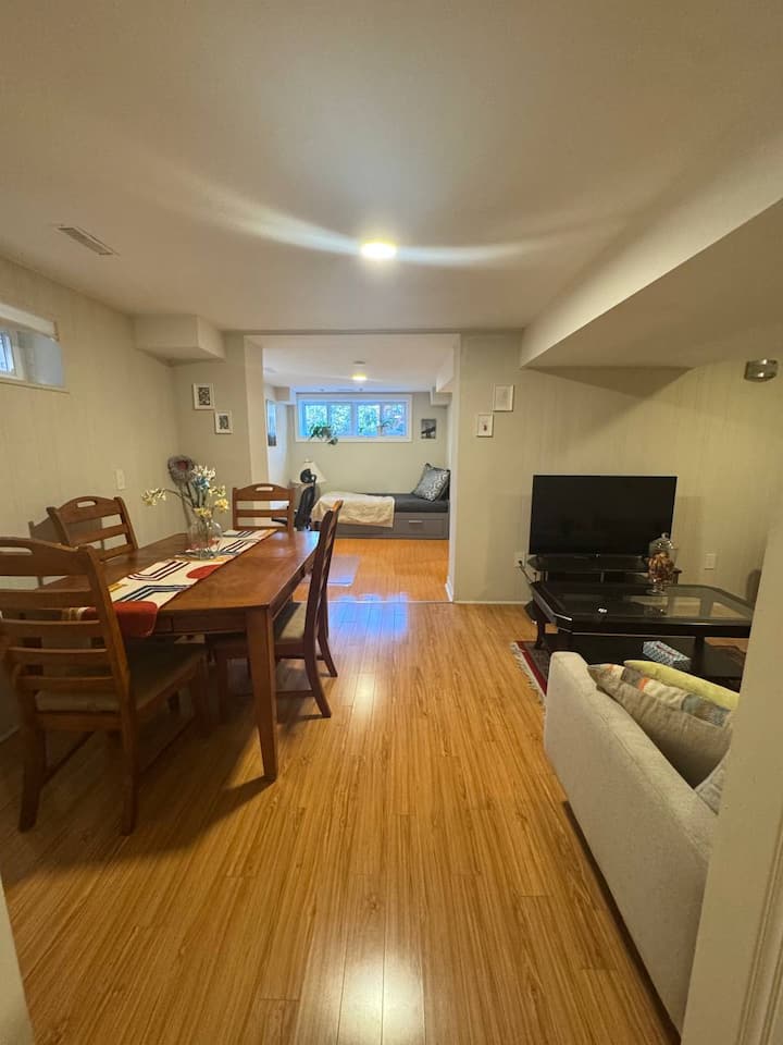 Cozy Basement Unit - Ontario