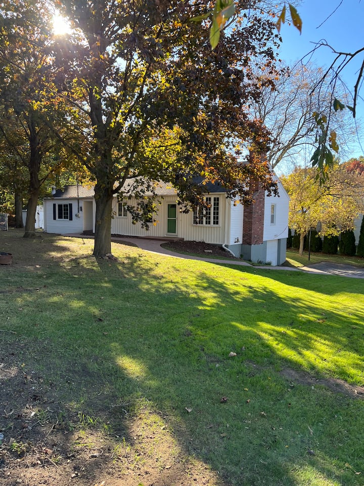 Cozy 3br ! Pet-friendly Haven. Book Now! - Wallingford, CT
