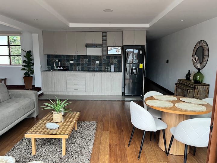 Depto. En Centro Histórico, Cerca De Catedral - Cuenca