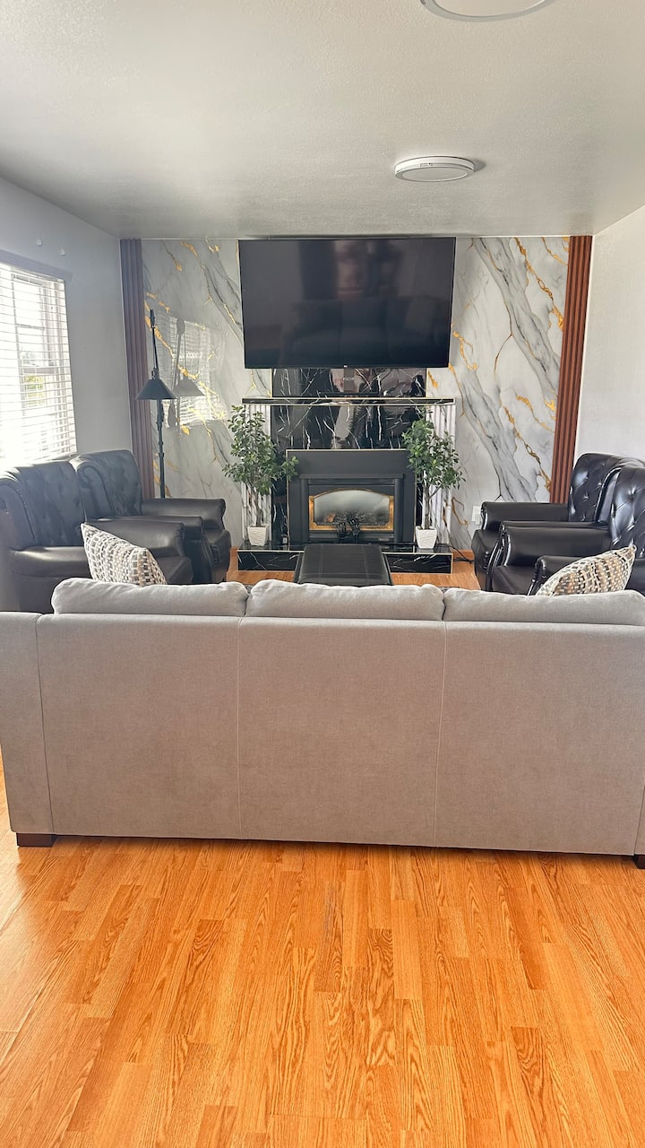 Cozy And Comfortable 3 Bedrooms 2 Bathrooms. - Monterey, CA