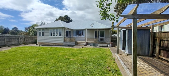 Kowhai On Douglas – Your Relaxing Escape - Levin