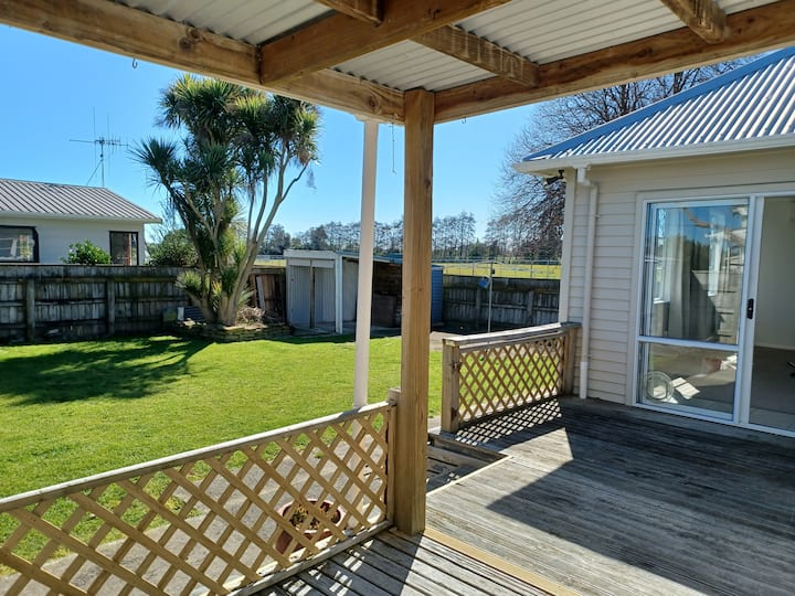 Kowhai On Douglas – Your Relaxing Escape - Levin