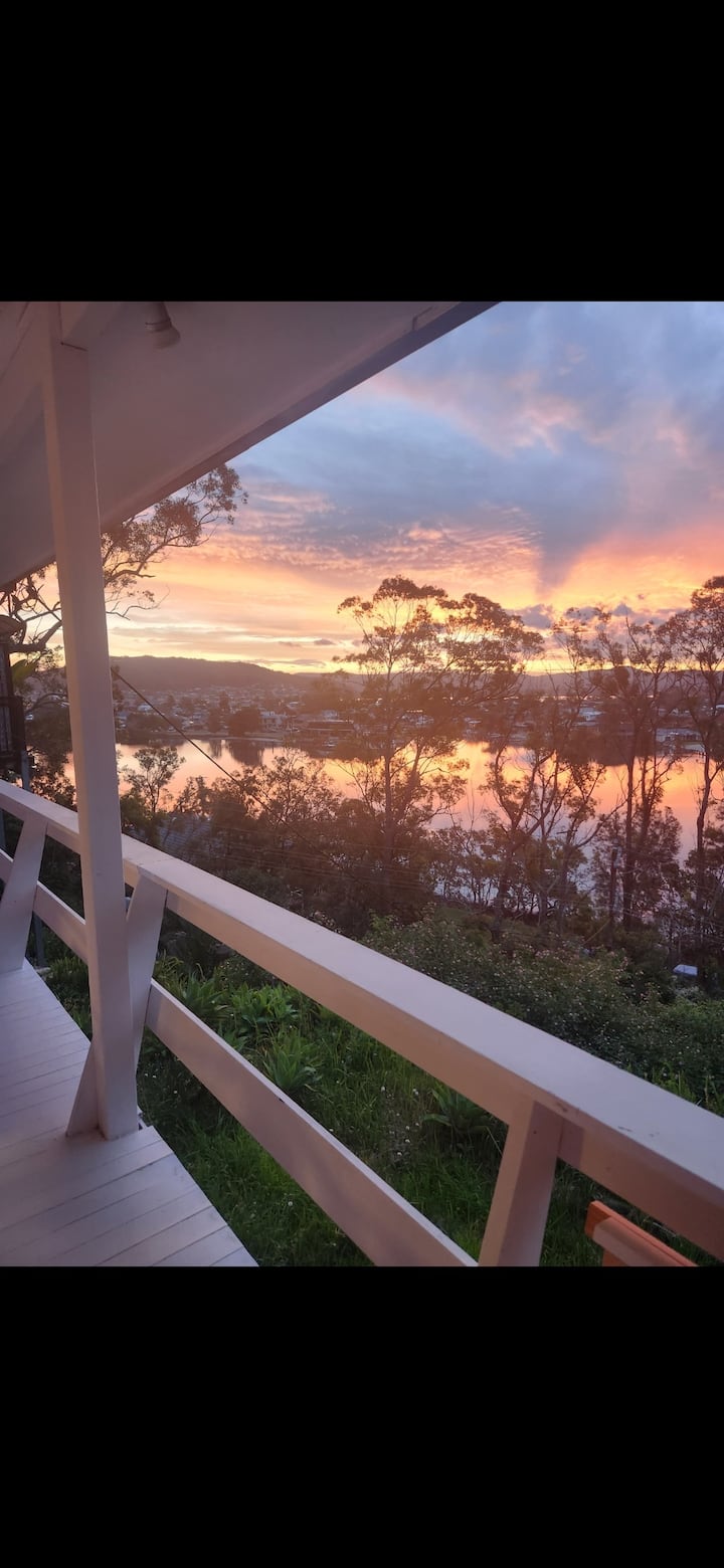 Water View Cottage With Sunset Spot & Garden Feel! - Gosford