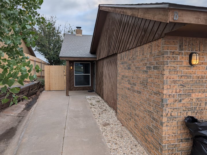 Lawton, Eastside! Pet Friendly! - Lawton, OK