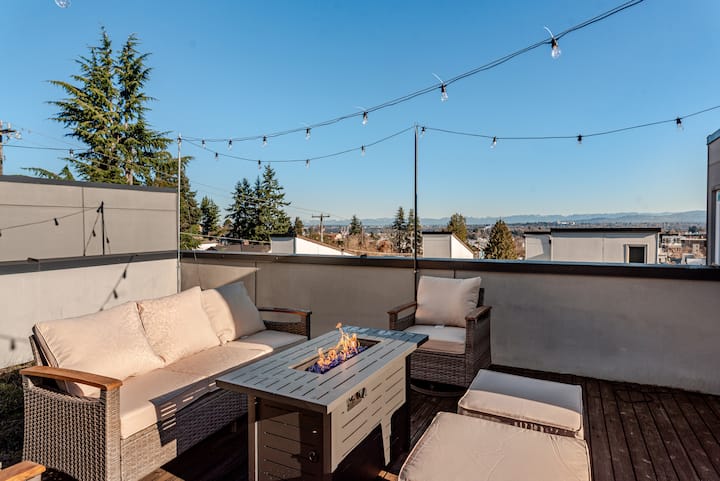 Rooftop Cascade Views | Modern 2br West Seattle - Seattle, WA