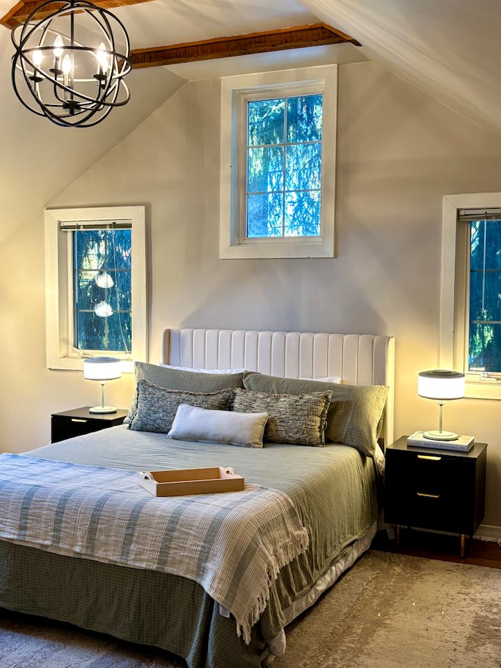 Treetop Loft: A True Getaway - Milton