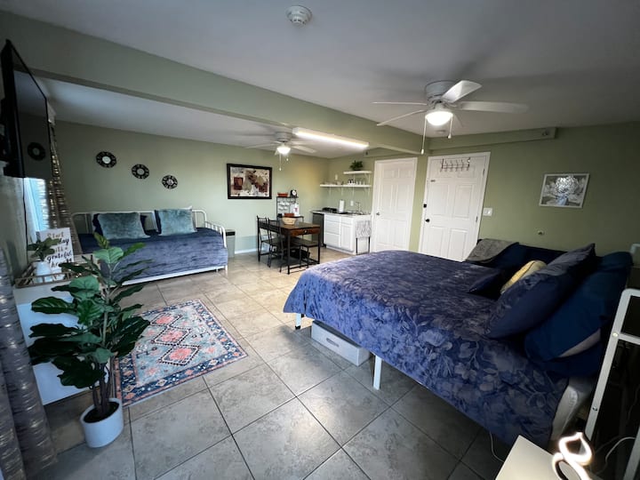 Sun City Cozy Private Studio - El Paso, TX