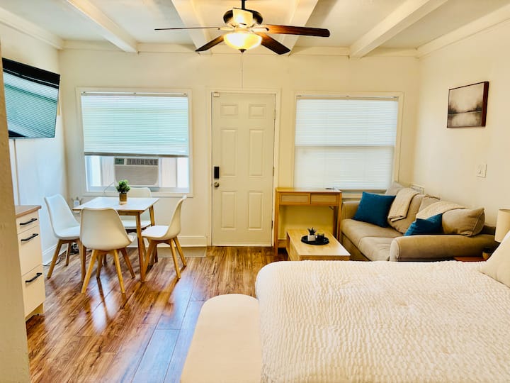 Charming Central St. Pete Studio - St. Petersburg, FL