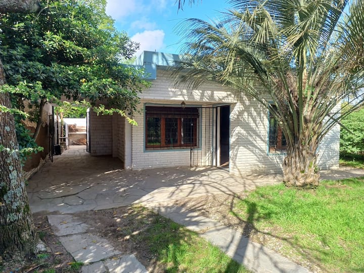 Casa Amplia Con Parrillero Y Jardin Las Toscas - La Floresta