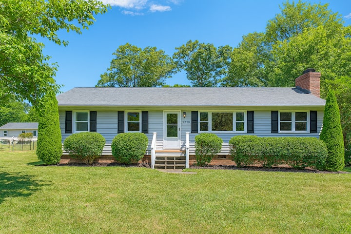 Bright Updated Home – Quiet Family Neighborhood - Chesterfield, VA