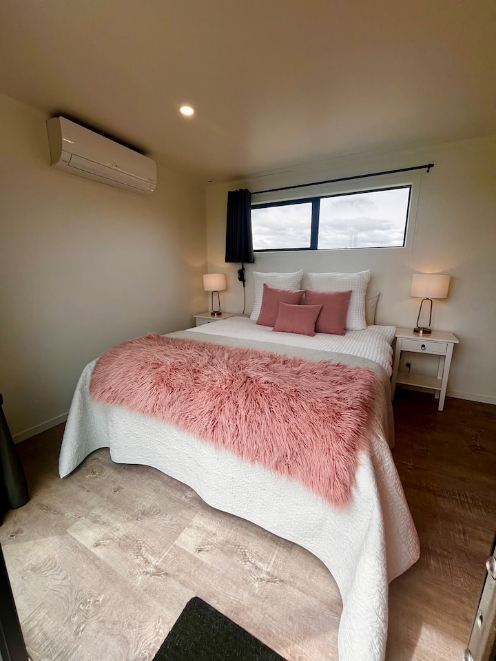 Tiny Home With View Of The Mount - Papamoa