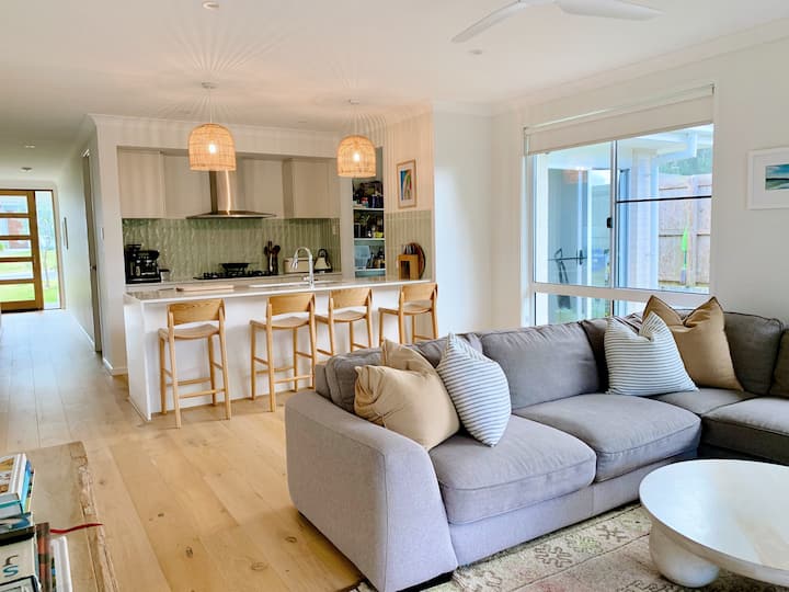 Gateway To The Coast, Home In The Clarence. - Lawrence