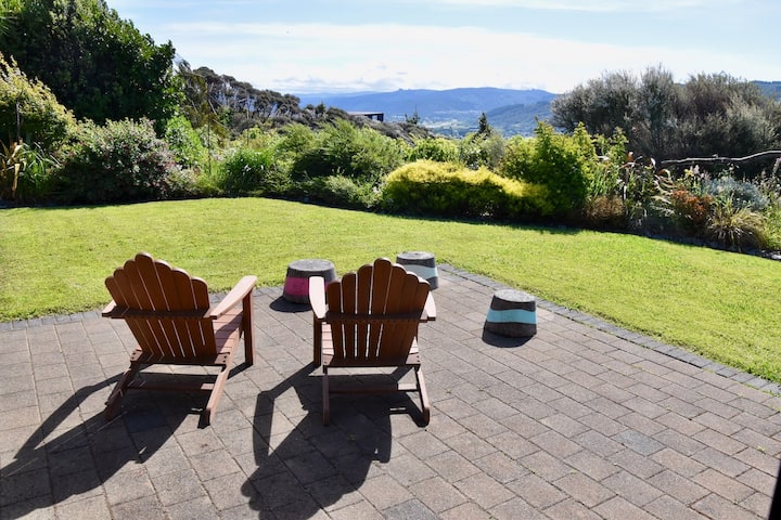 Welcoming House On The Hill - Upper Hutt