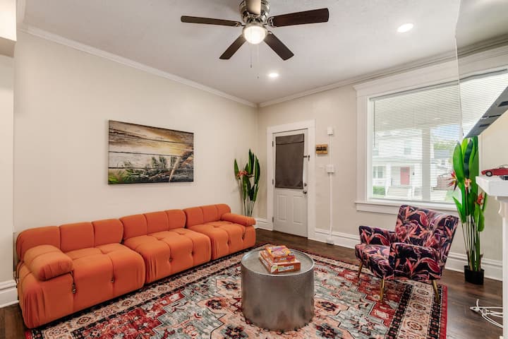 Colorful Spacious Entertaining Townhome W/ Arcades - Columbus, OH