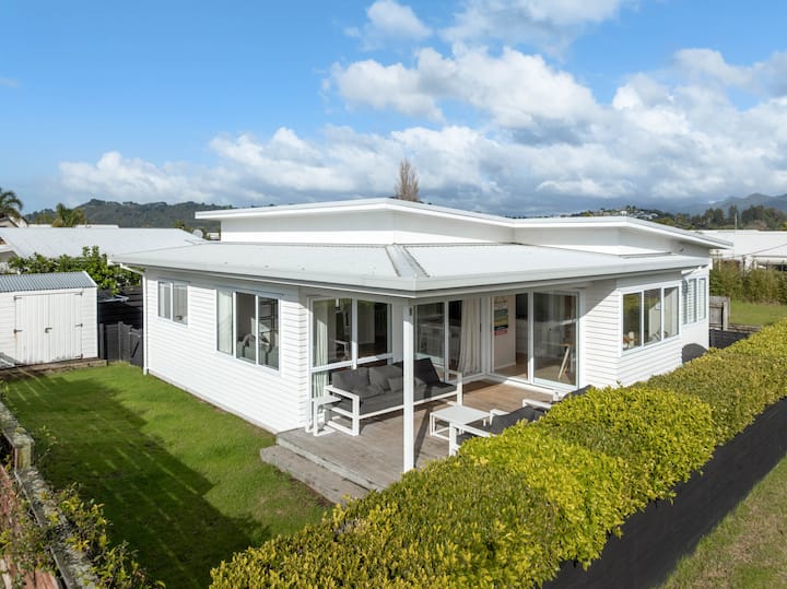 Welcome To Your Perfect Beach Getaway! - Whangamatā