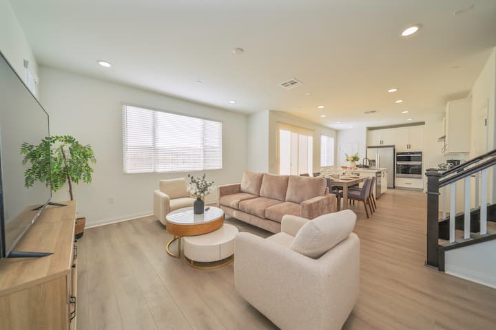 Cozy And Spacious Family Stay - Jurupa Valley, CA